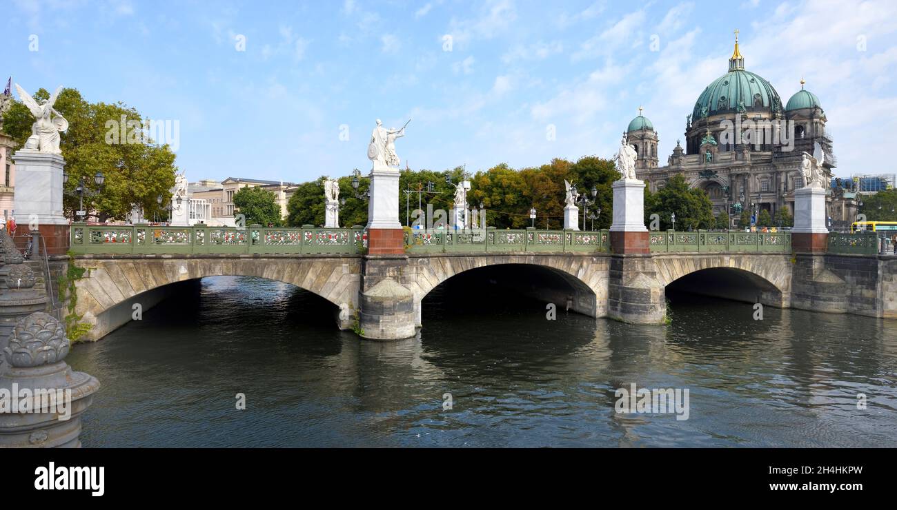 Statues schloss bridge berlin germany hi-res stock photography and ...