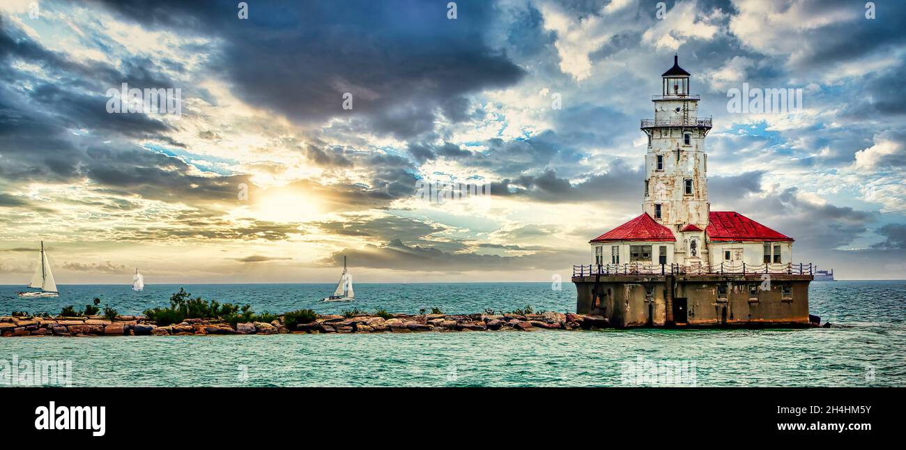 Beautiful view of the famous Chicago Harbor Lighthouse, Chicago, USA ...