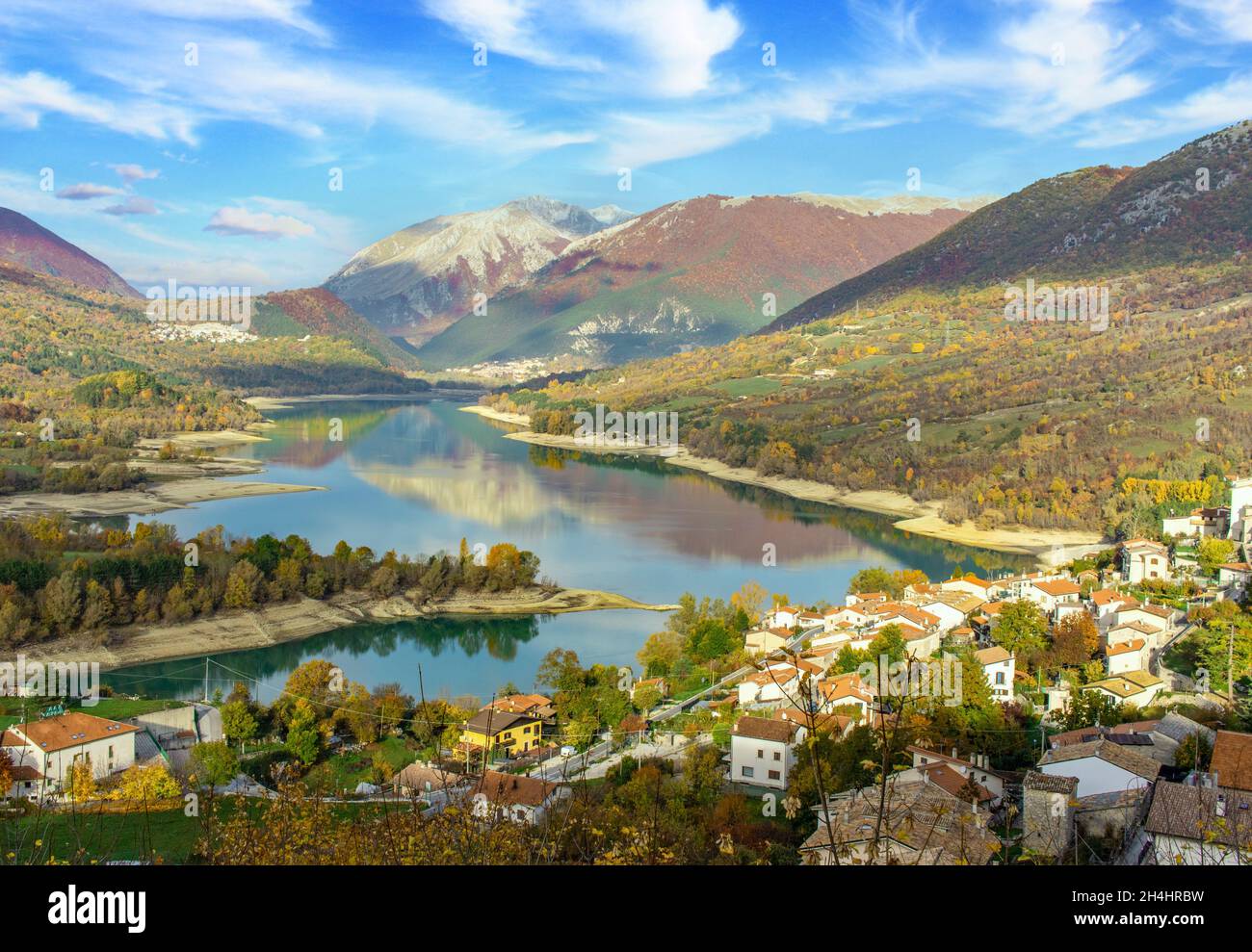 Embedded in the wonderful Abruzzo, Lazio and Molise National Park, Lake ...