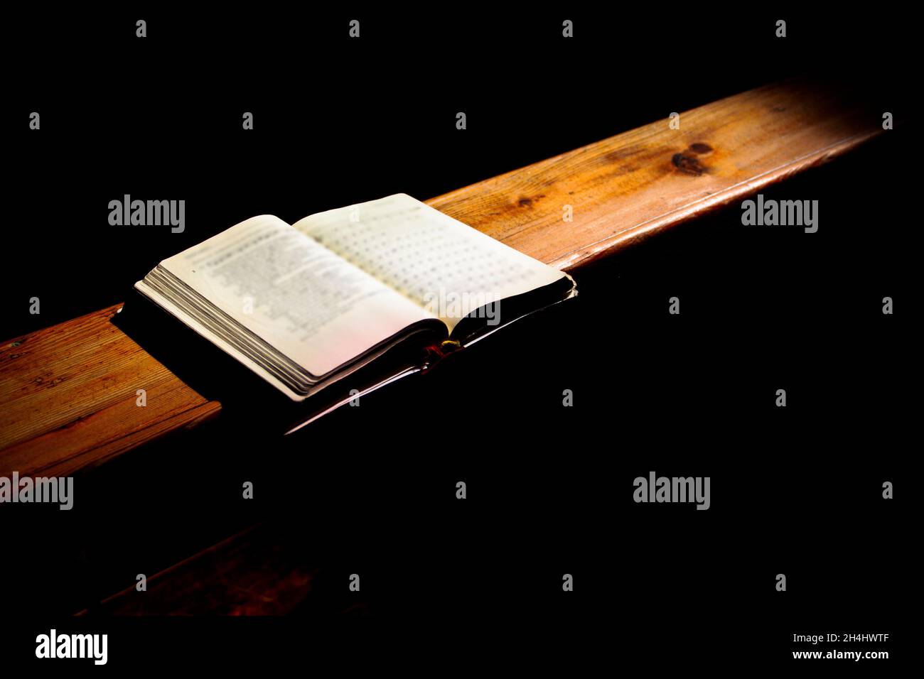 Open hymn book hi-res stock photography and images - Alamy