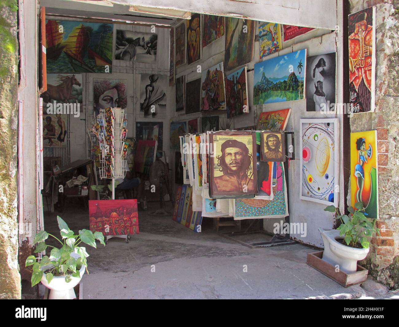 LA HABANA, CUBA - Nov 30, 2013: A view of a makeshift shop of paintings ...