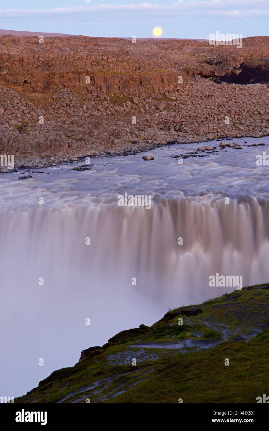 Islande. Chutes de Dettifoss. Plus grande chutes d'eau d'Europe ...