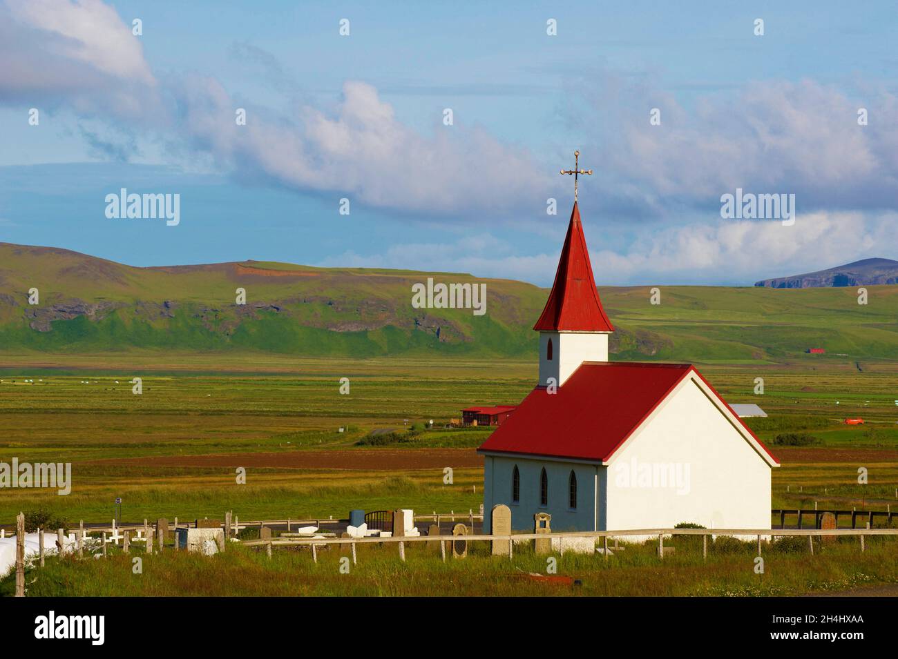 Islande, eglise de Reynir, region de Vik // Iceland, Reynir church ...
