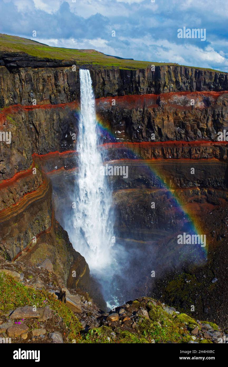 Islande, cascade de Hengifoss // Iceland, Hengifoss waterfall Stock ...