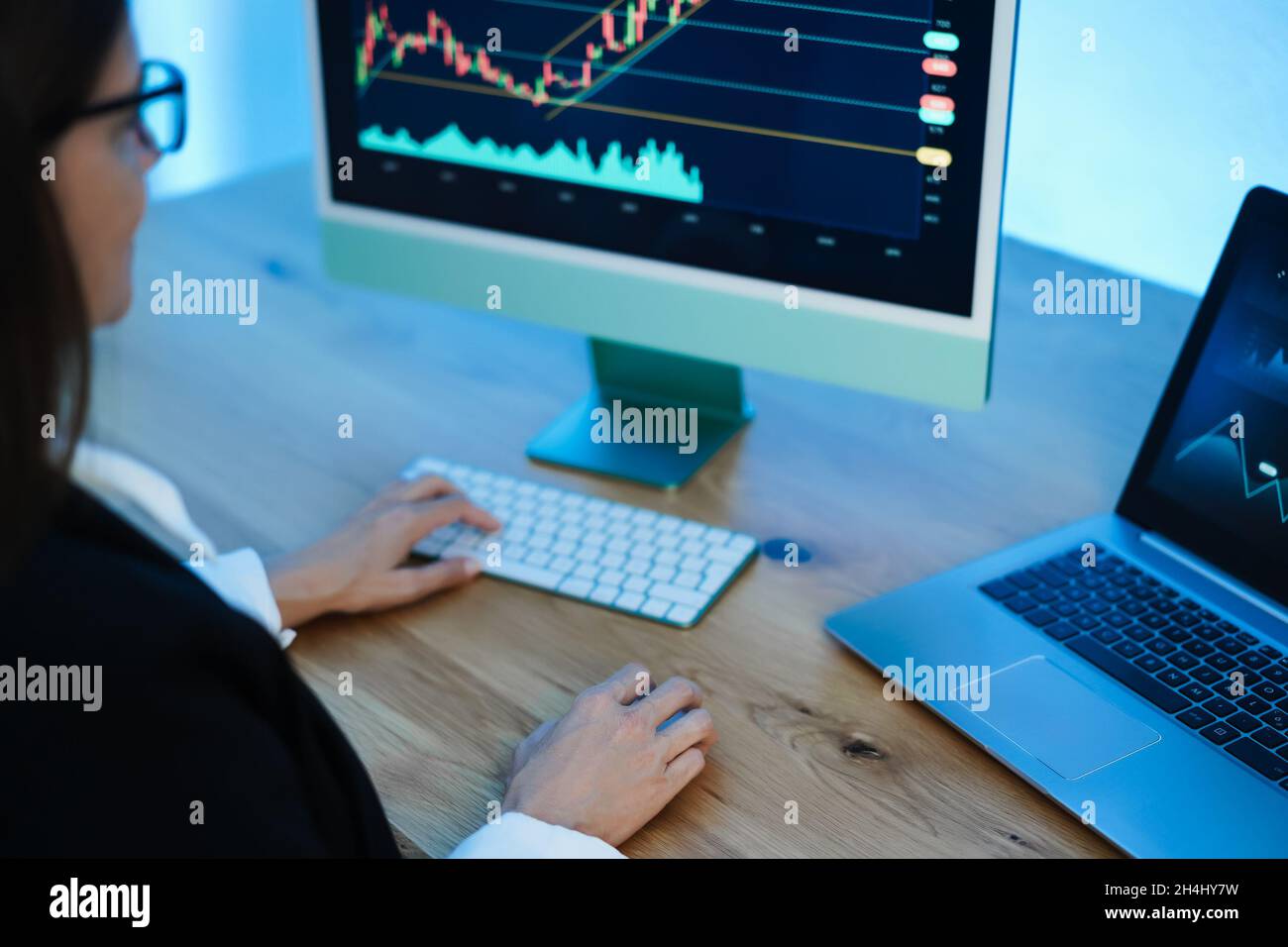 Trader woman studying stock market at home - Focus on right hand Stock ...