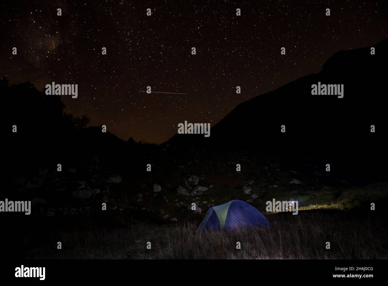 Camping under the stars Stock Photo - Alamy