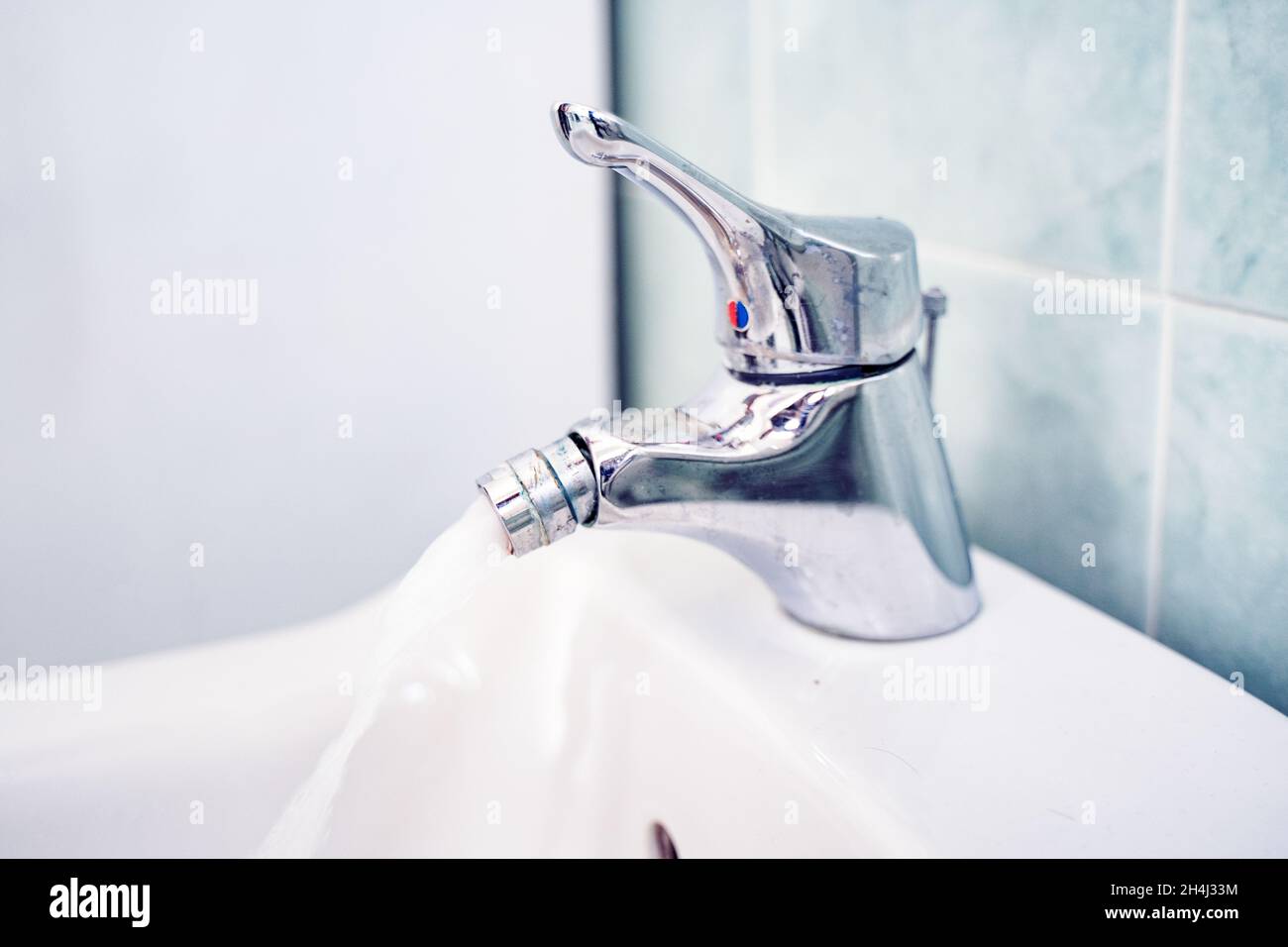 Sink with water in hi-res stock photography and images - Alamy