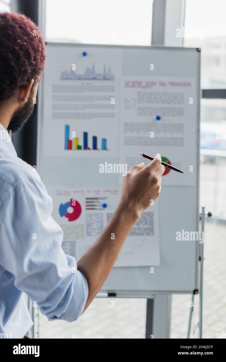 Business man holding pen chart hi-res stock photography and images - Alamy
