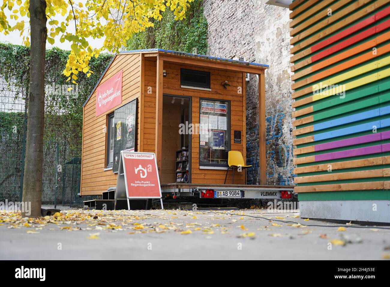 Berlin, Germany. 03rd Nov, 2021. A Tiny House on Bürgerplatz in Berlin ...