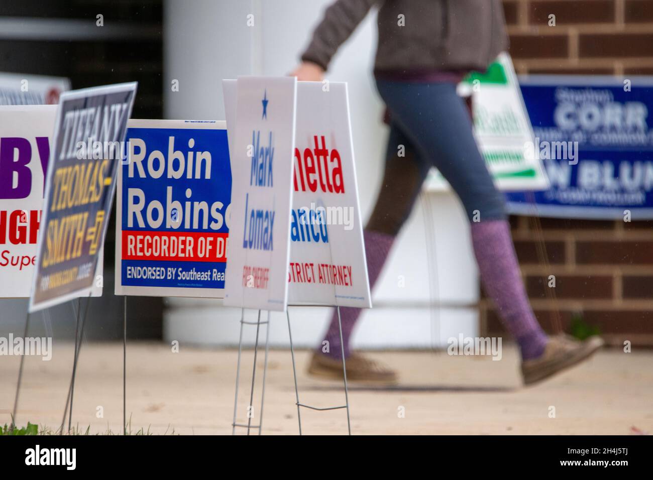 School board election signs hi-res stock photography and images - Alamy