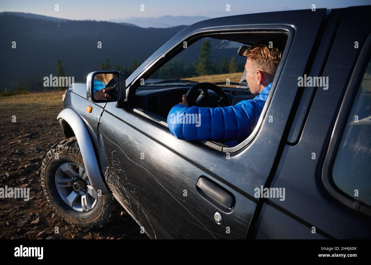 Car driving up hill hi-res stock photography and images - Alamy