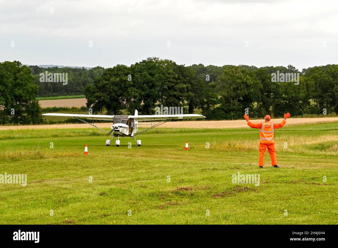 Aeroplane runway directing hi-res stock photography and images - Alamy