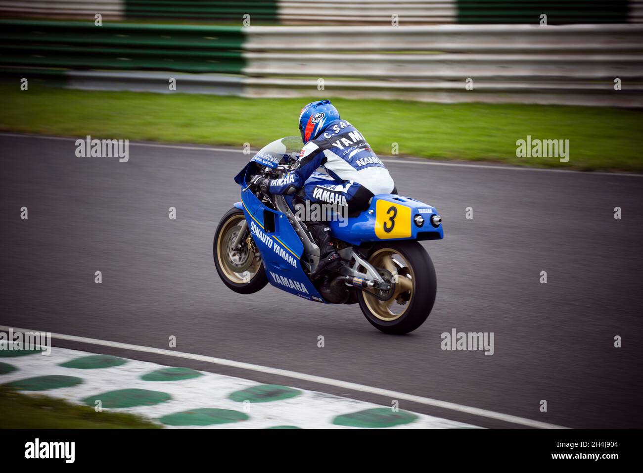 Christian Sarron - YZR500 Yamaha at Mallory Park Stock Photo - Alamy