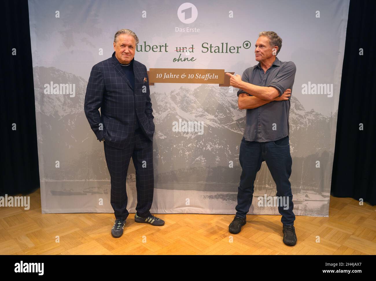 Munich, Germany. 03rd Nov, 2021. Actors Michael Brandner (l) and ...