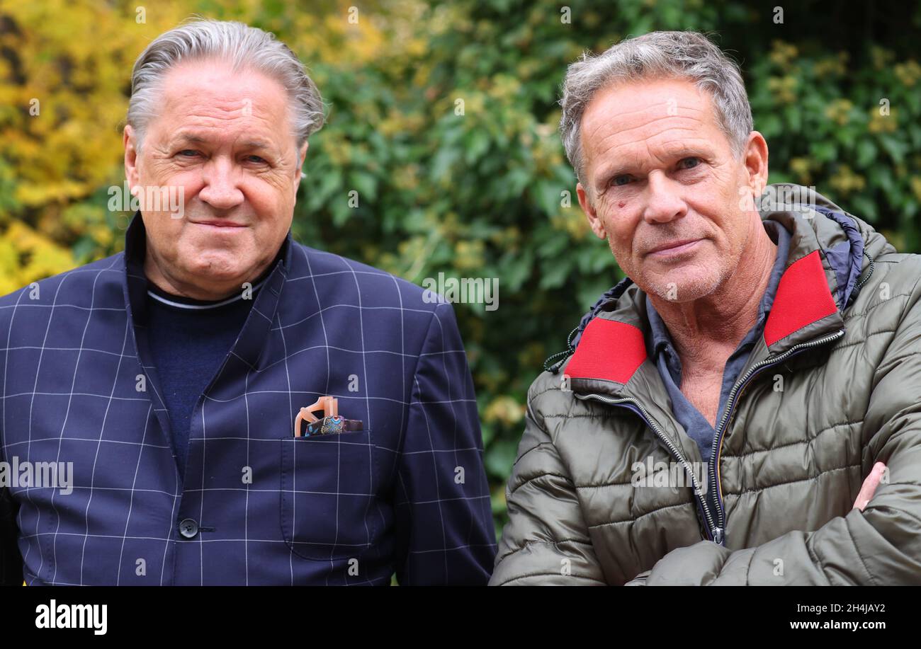 Munich, Germany. 03rd Nov, 2021. Actors Michael Brandner (l) and ...