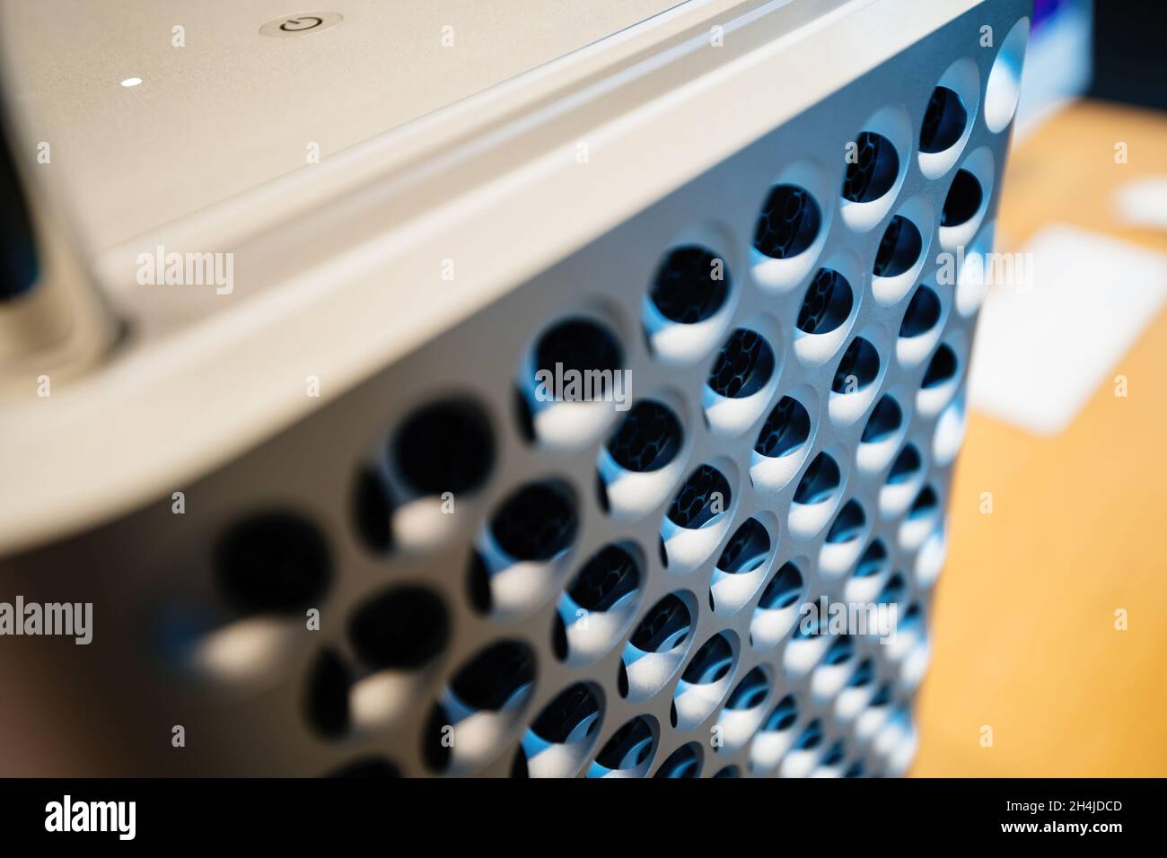 Apple Computers Mac pro workstation Stock Photo - Alamy