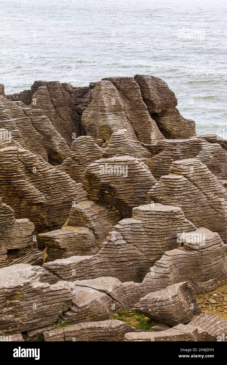 Pancake Rocks. Bizarre cliffs of Paparoa national park, South Island ...