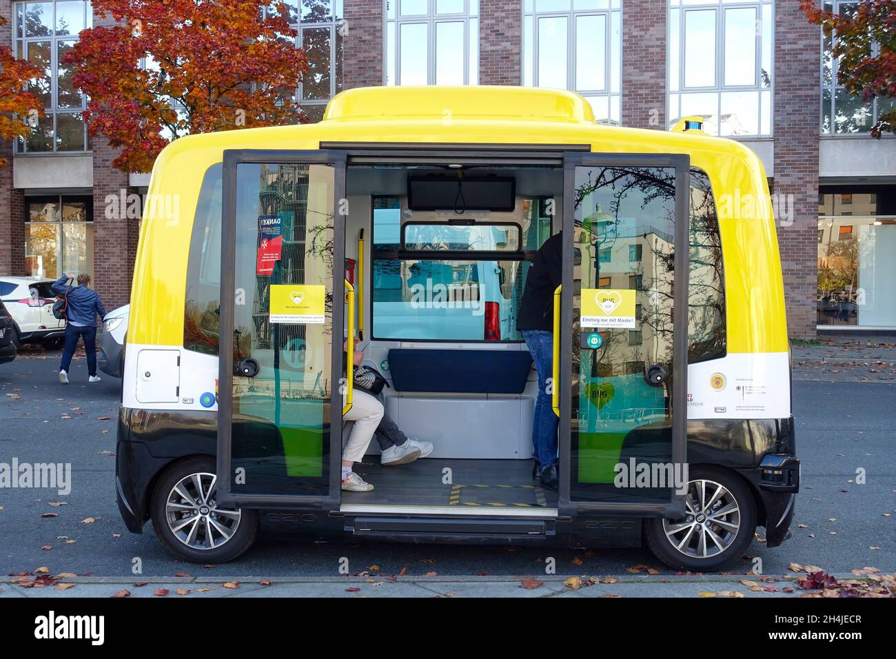 First ride shuttle bus hi-res stock photography and images - Alamy