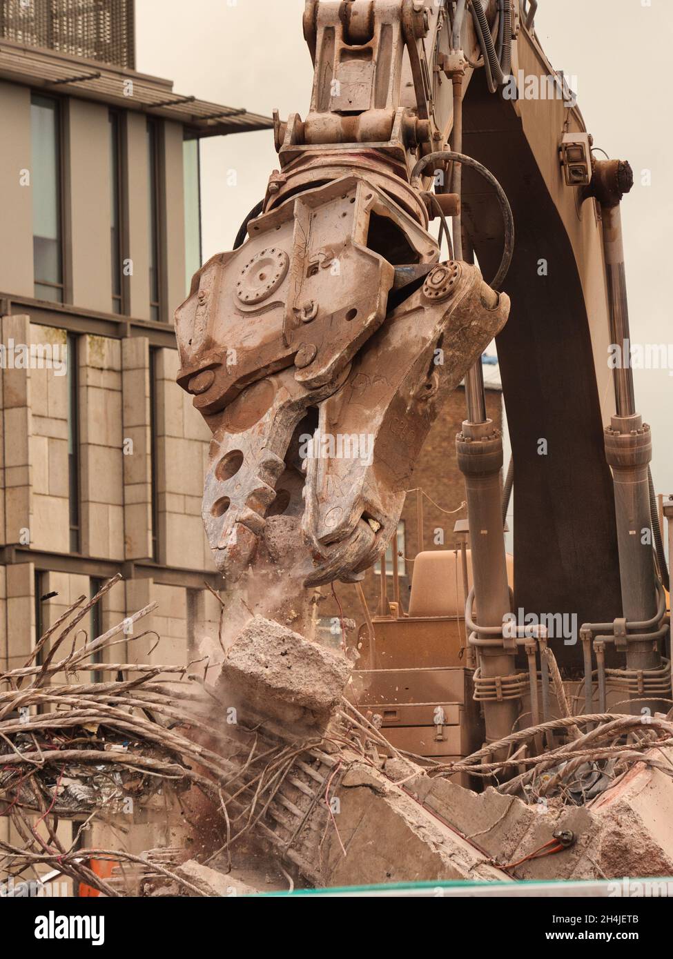 Digger claw ripping up reinforced concrete on a demolition site Stock ...