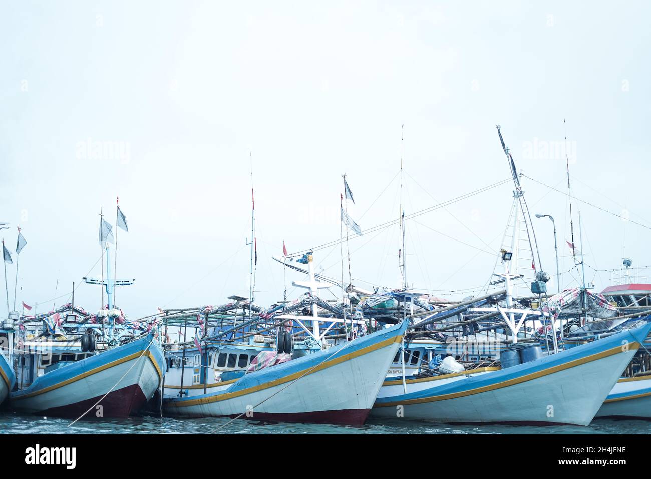 Traditional phinisi boats hi-res stock photography and images - Alamy