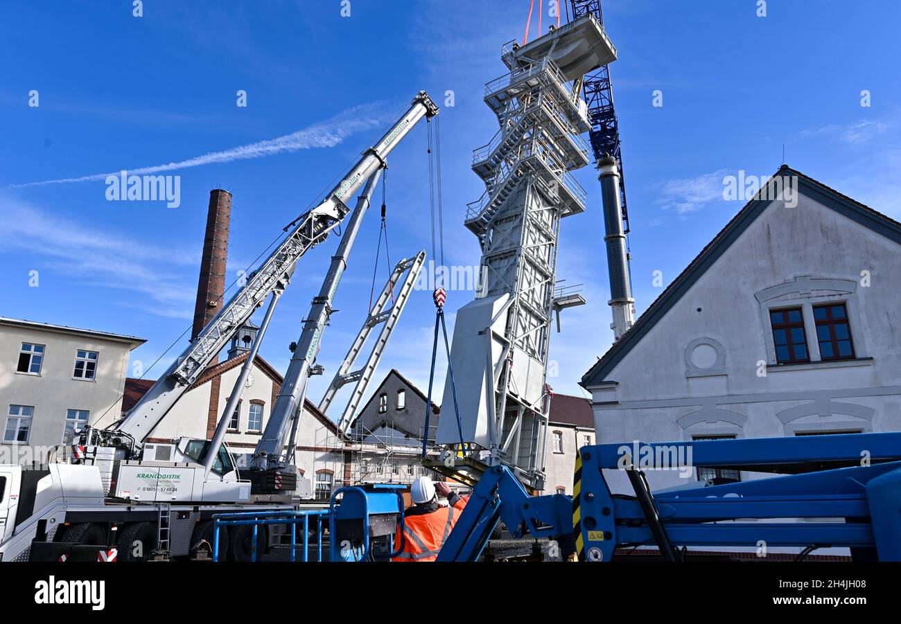 Mine shaft crane hi-res stock photography and images - Alamy
