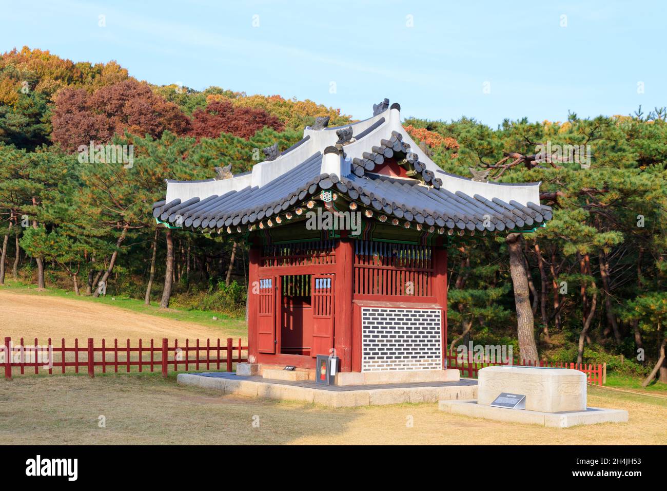 Joseon dynasty korean architecture hi-res stock photography and images ...