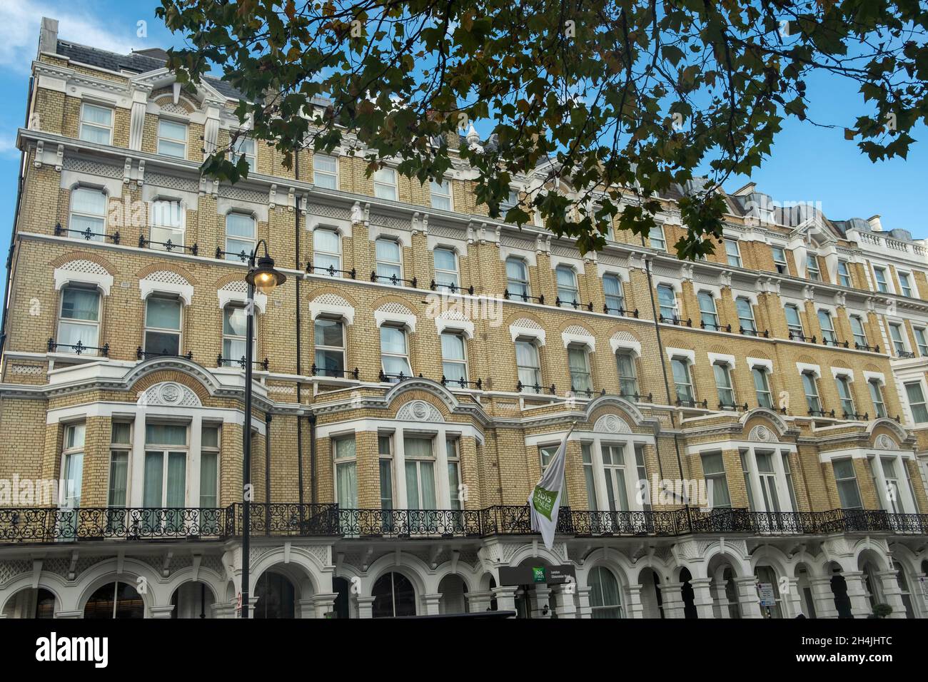 Street of terraced upmarket houses in Kensington, London Stock Photo ...