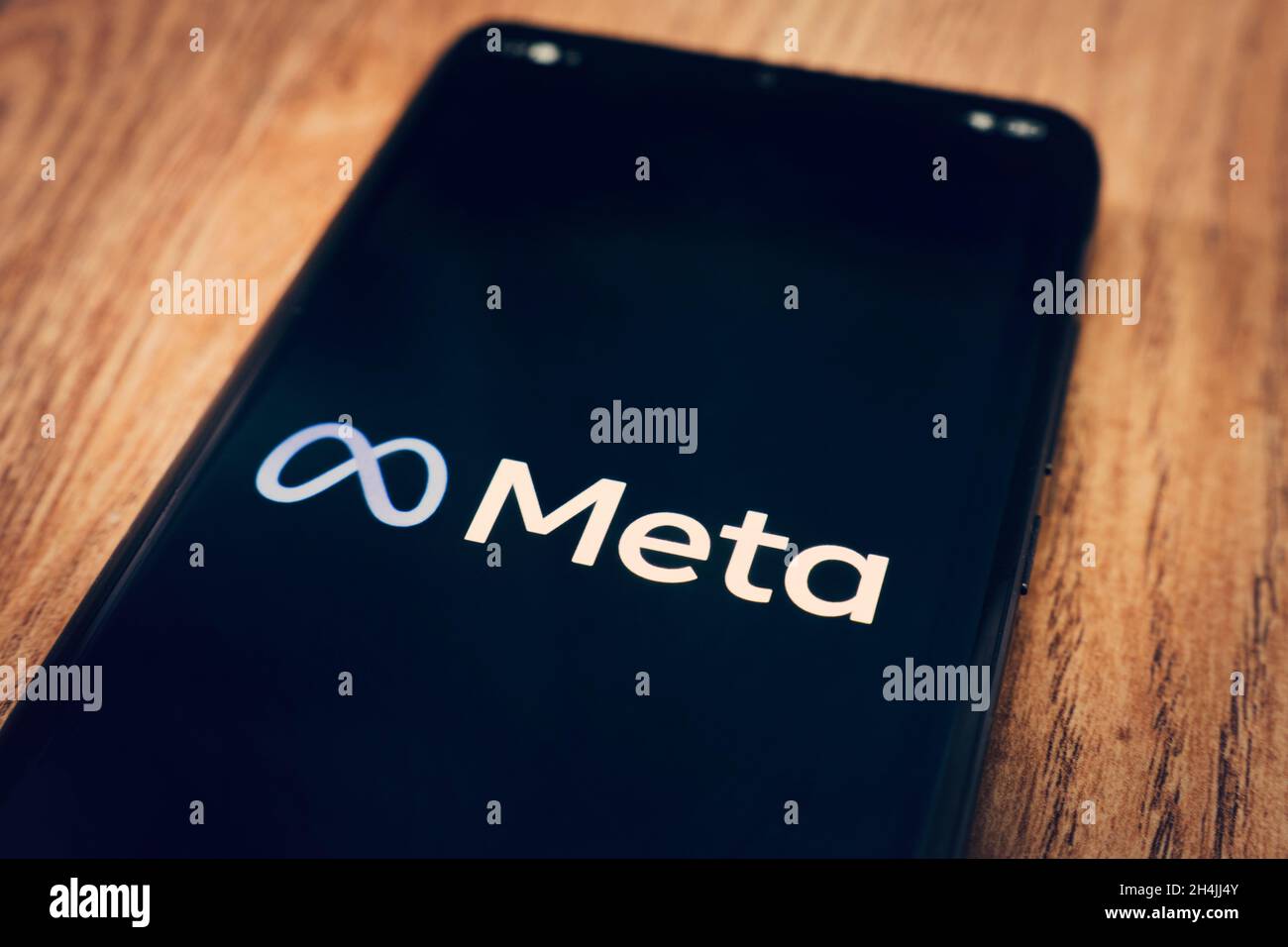 Facebook logo 3d hi-res stock photography and images - Alamy