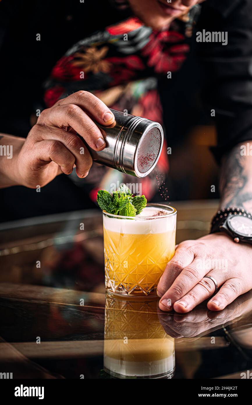 Whisky cocktail making hi-res stock photography and images - Alamy