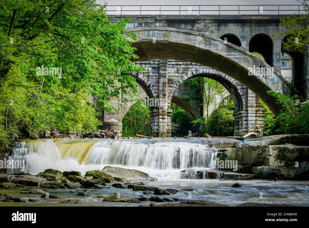 Old arch bridge hi-res stock photography and images - Alamy
