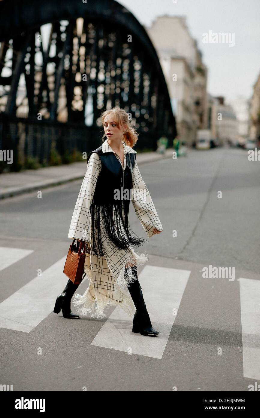 Street style, Anouchka Gauthier arriving at Victoria Tomas Spring ...