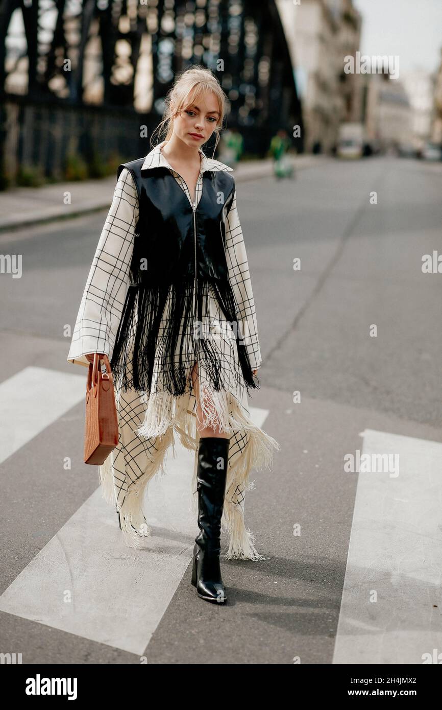 Street style, Anouchka Gauthier arriving at Victoria Tomas Spring ...