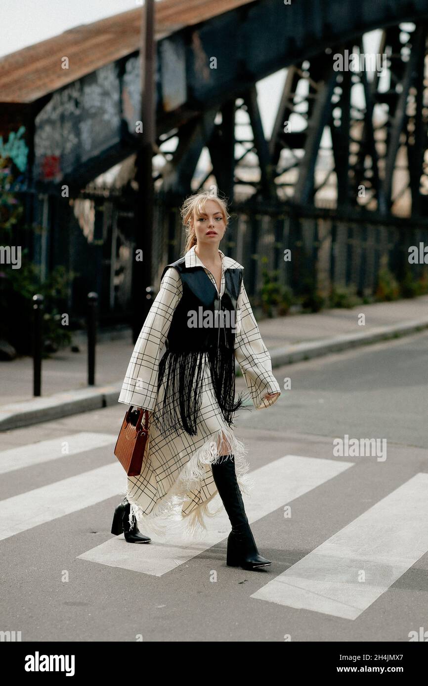 Street style, Anouchka Gauthier arriving at Victoria Tomas Spring ...