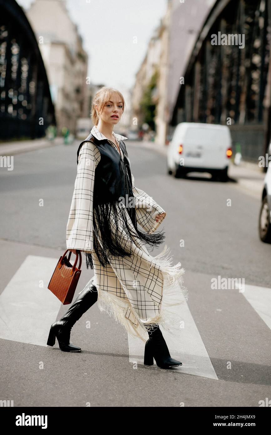 Street style, Anouchka Gauthier arriving at Victoria Tomas Spring ...