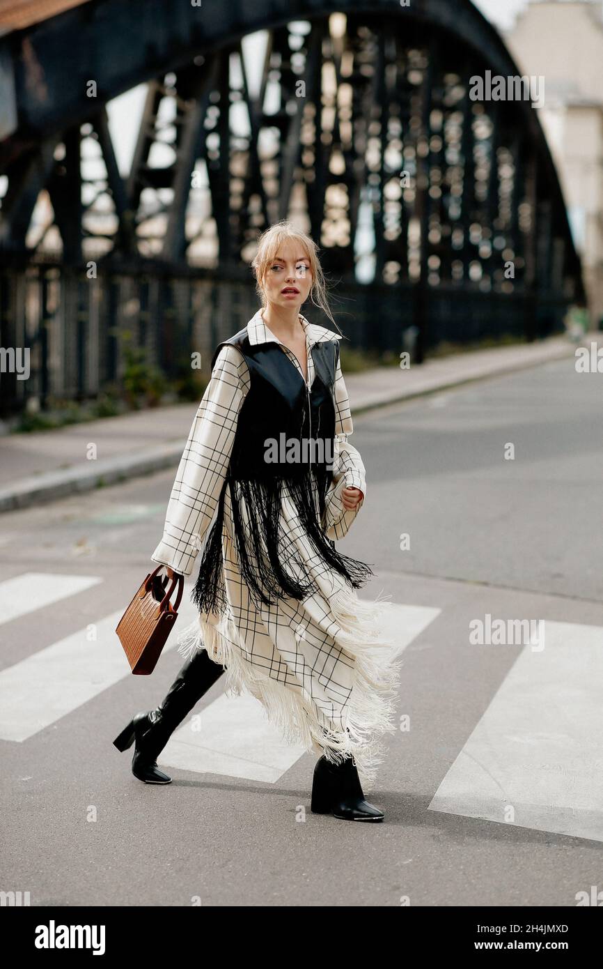 Street style, Anouchka Gauthier arriving at Victoria Tomas Spring ...