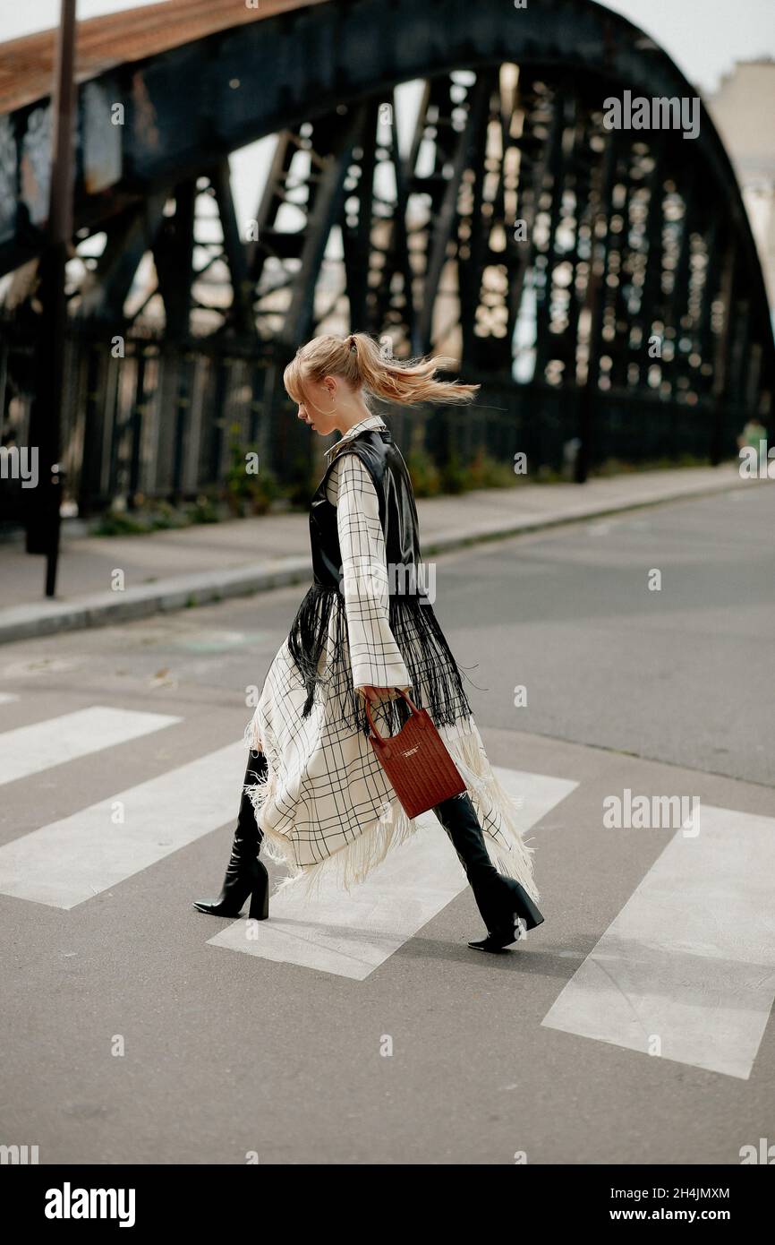 Street style, Anouchka Gauthier arriving at Victoria Tomas Spring ...