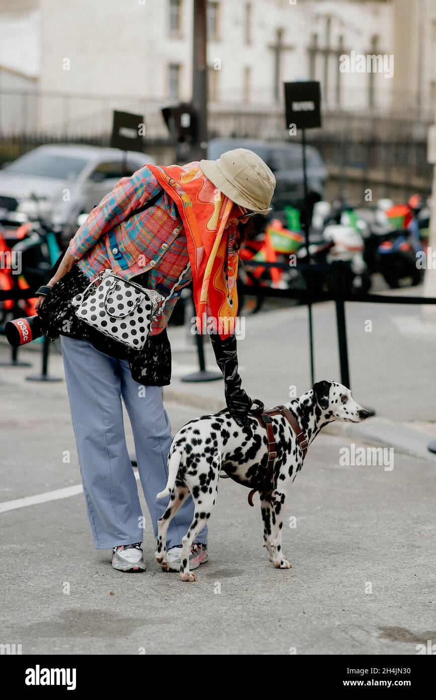 Street style, Devon Kaylor arriving at Victoria Tomas Spring Summer ...