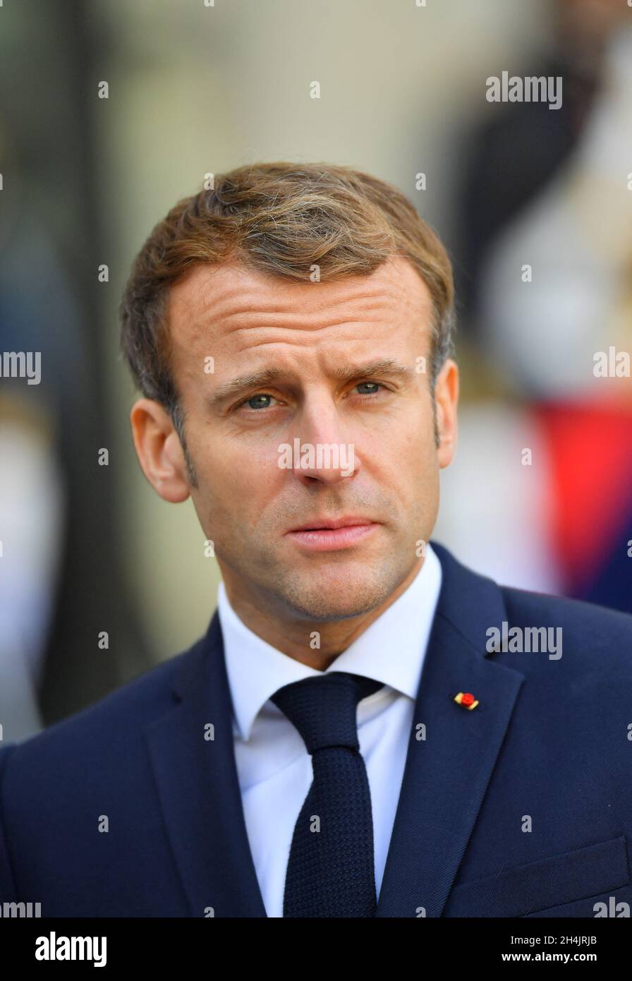 France's President Emmanuel Macron welcomes Columbia's counterpart Ivan ...