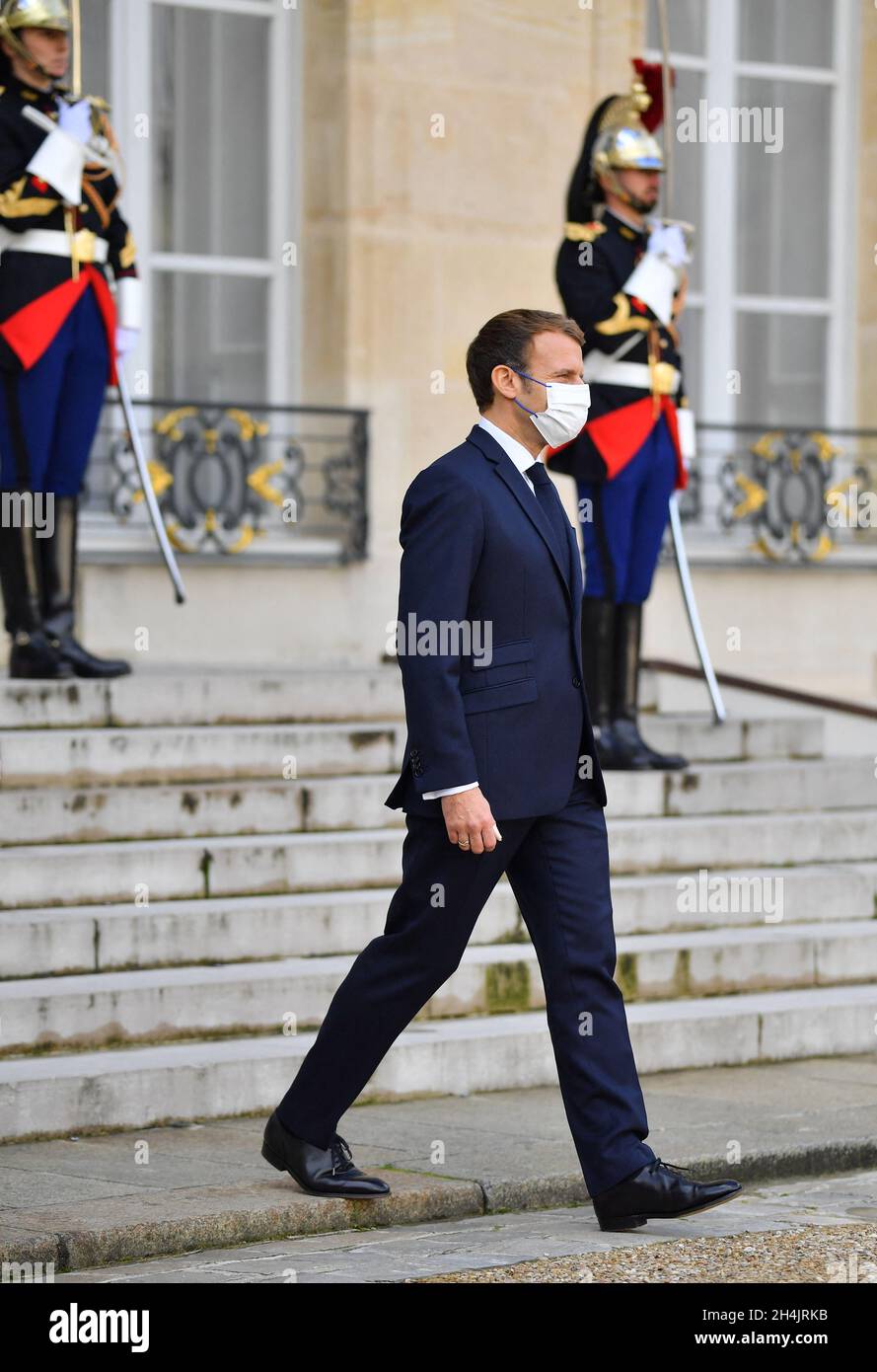 France's President Emmanuel Macron welcomes Columbia's counterpart Ivan ...