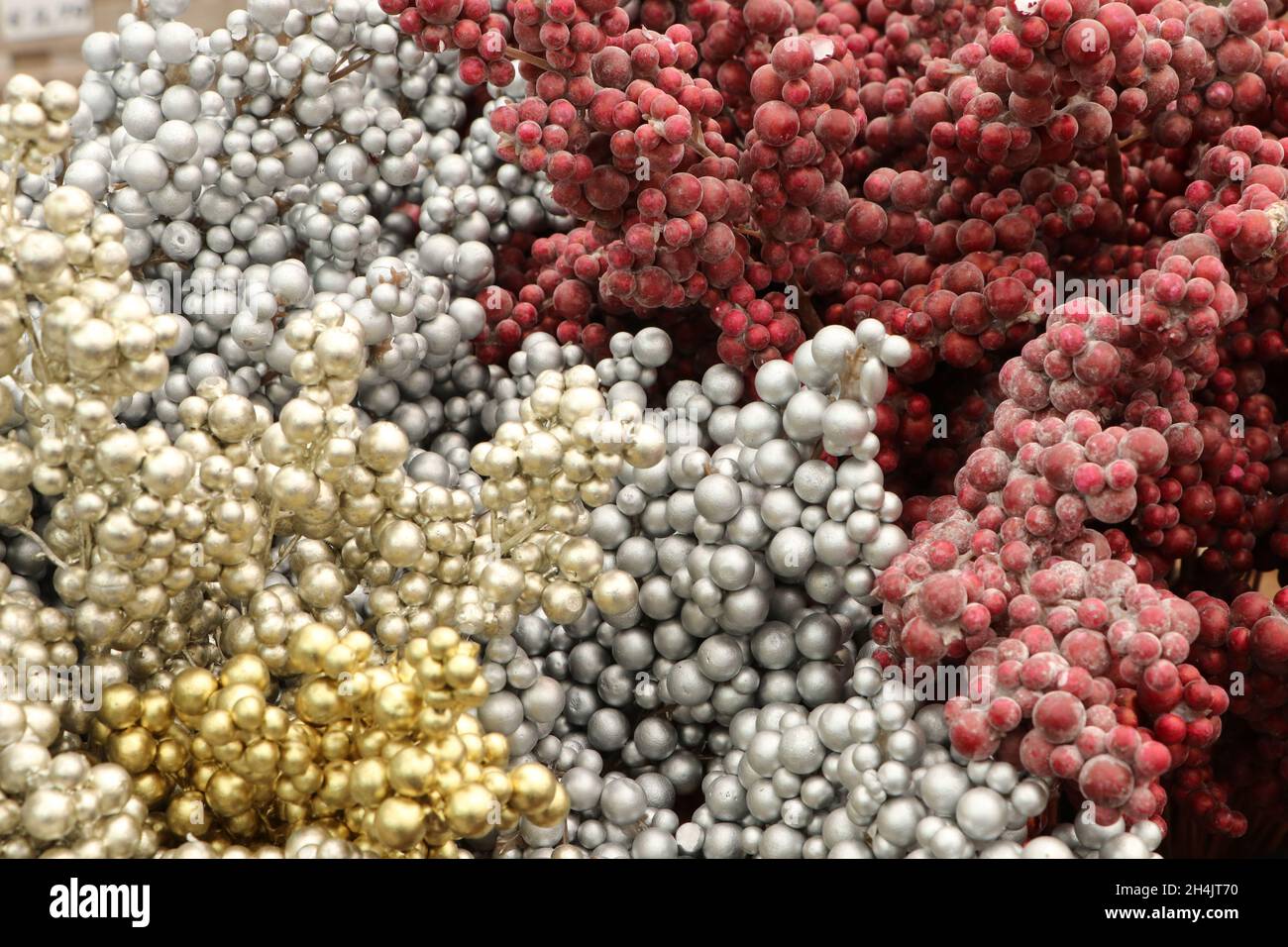 Gold berries hi-res stock photography and images - Alamy