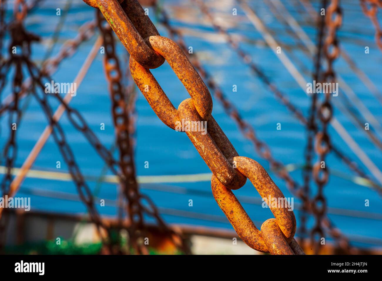 Chain link close up hi-res stock photography and images - Alamy
