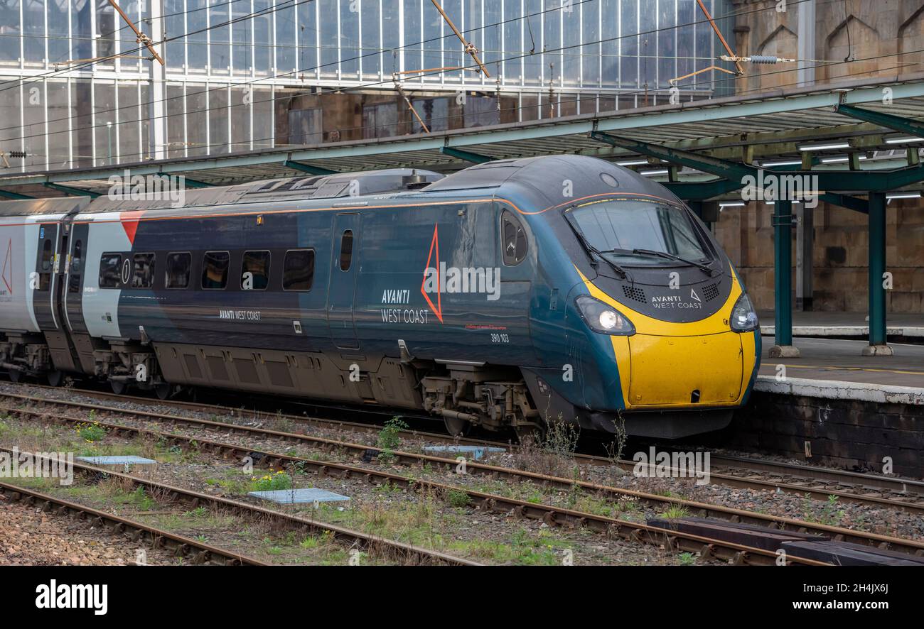 Avanti west coast train hi-res stock photography and images - Alamy