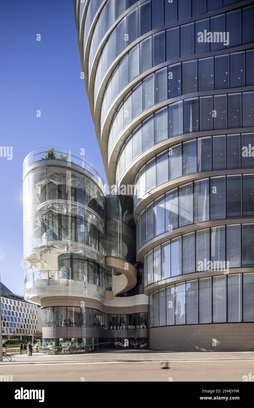 SYDNEY, AUSTRALIA - Sep 30, 2021: A vertical shot of the iconic ...