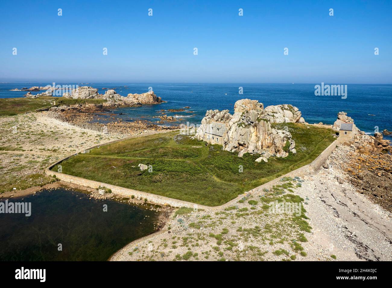 France, Cotes d'Armor, Cote d'Ajoncs, Plougrescant, Pors Scaff cove ...