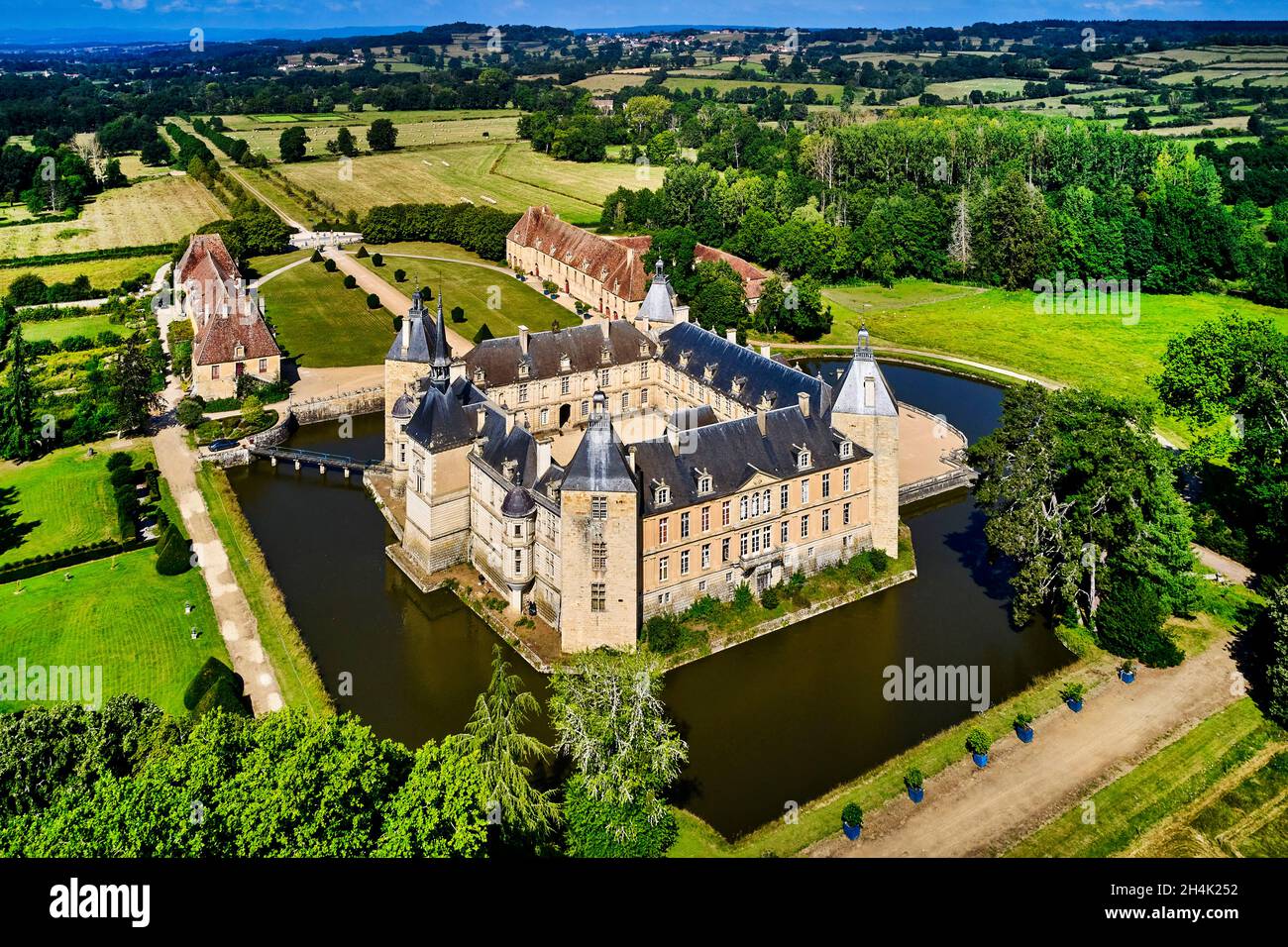 Chateau de sully burgundy hi-res stock photography and images - Alamy