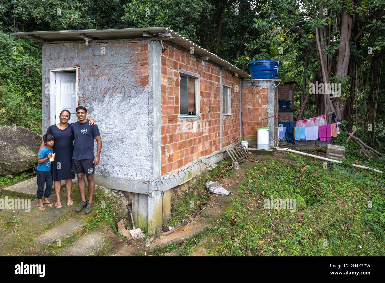 Brazil, Rio de Janeiro, Favela Babilona, ??Julio with his mother Ingrid ...