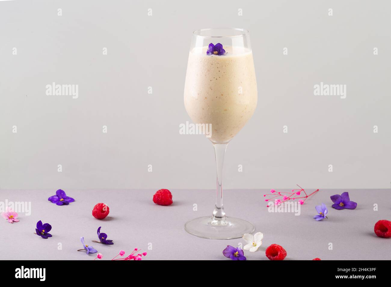 Milk shake cocktail martini hi-res stock photography and images - Alamy