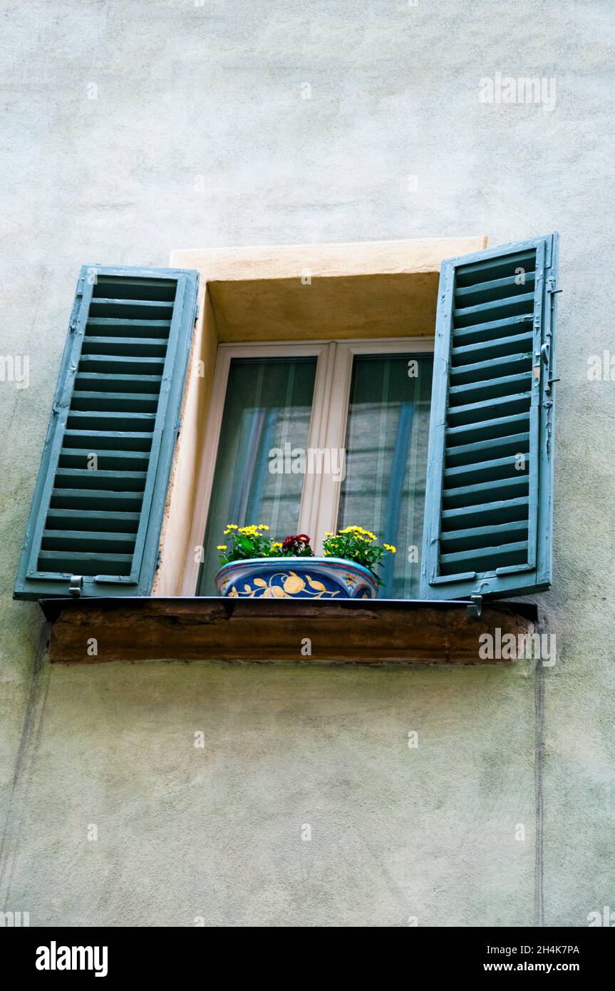 Italian ceramics hi-res stock photography and images - Alamy