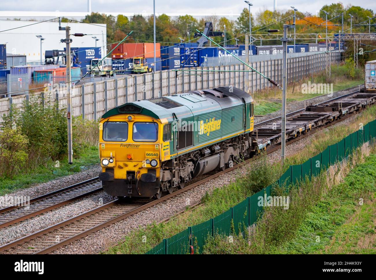 Freightliner Class 66 - 66540 passing DIRFT Stock Photo - Alamy