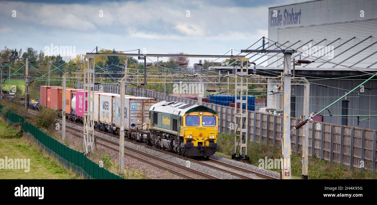 Class 66 locomotive hauling freightliner hi-res stock photography and ...